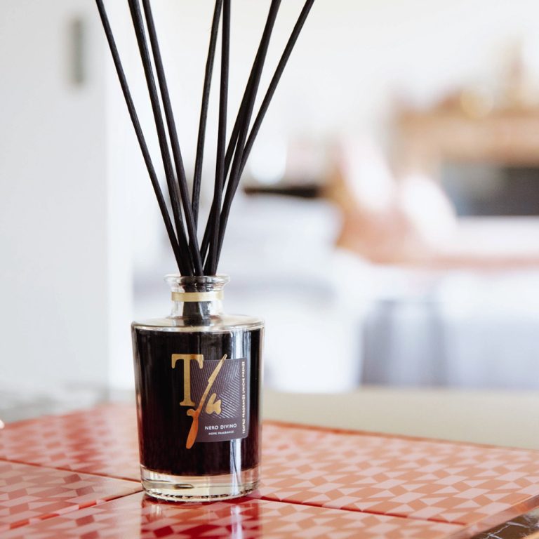 Black Divine Diffuser 100ml - Sophia Home